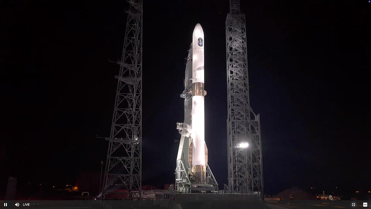 SpaceX pushes Starship test flight back one day due to weather - CBS News