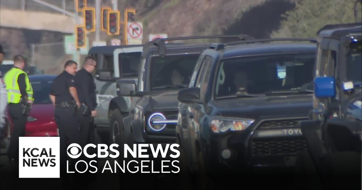 Evacuees briefly return to Pacific Palisades as Santa Ana winds return ...