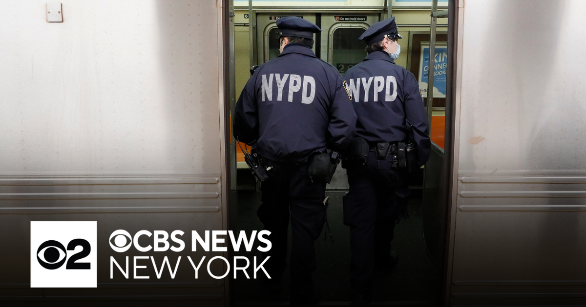 NYPD begins overnight subway patrols on cars and platforms - CBS New York