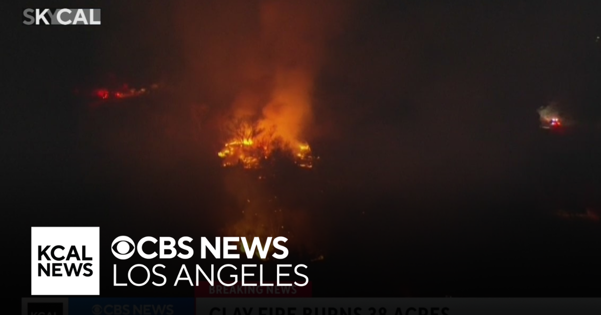 Firefighters get upper hand on Clay Fire burning near homes in Jurupa ...