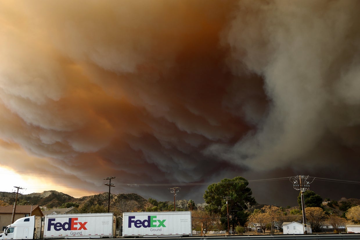 California firefighters make progress on Hughes Fire in Castaic; maps ...
