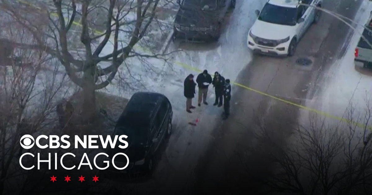 Chicago Police fire shots in Mount Greenwood - CBS Chicago