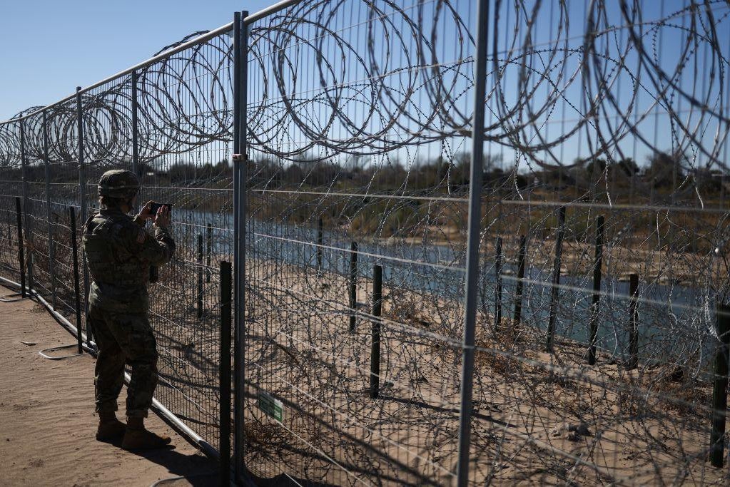 Army tells units to prepare for deployment to the U.S.-Mexico border ...