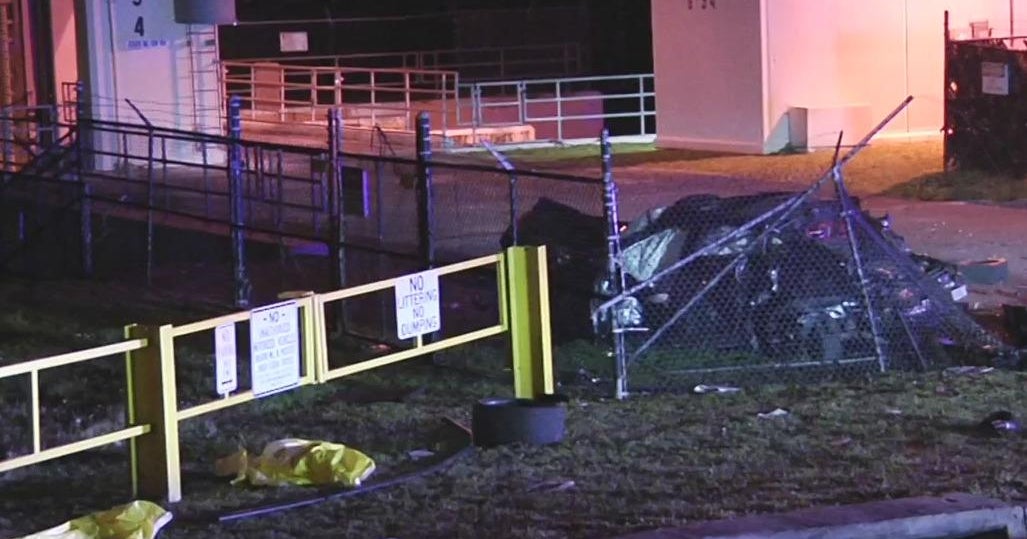 19-year-old man killed in Davie Road crash - CBS Miami