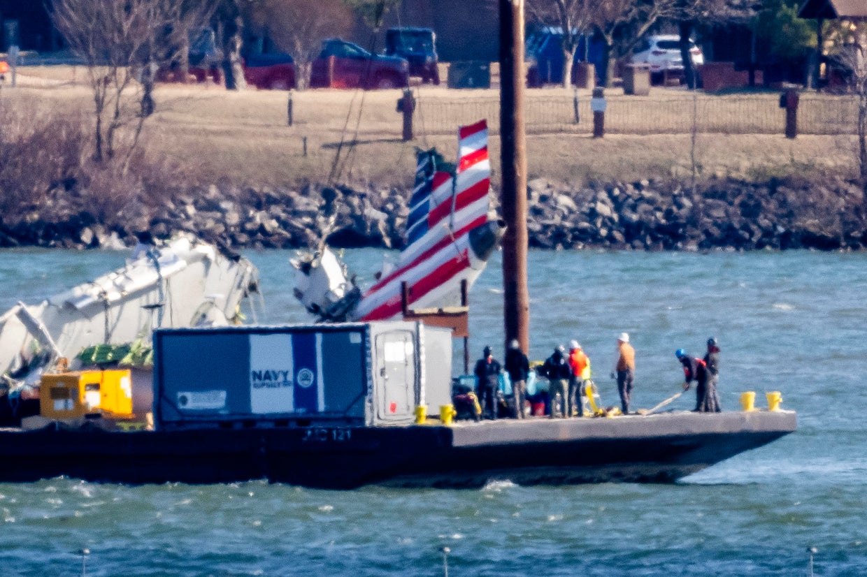 Remains of all D.C. plane crash victims recovered as crews pull parts ...