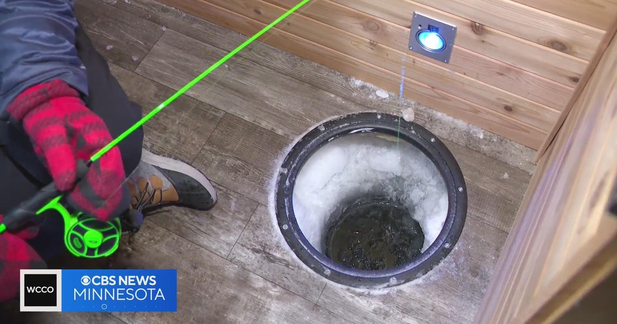 WCCO's Shayla Reeves tries her hand at ice fishing - CBS Minnesota
