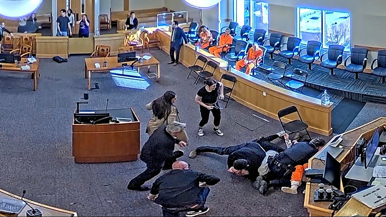 Video shows wild courtroom brawl as defendant is attacked in homicide ...