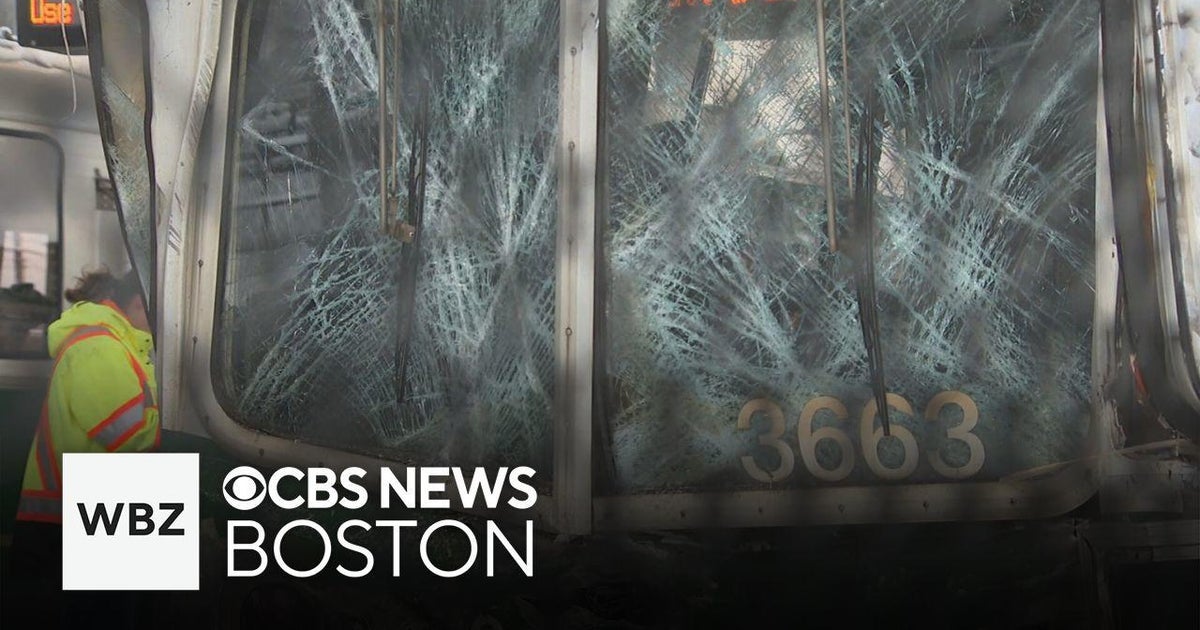 5 hurt after 2 Green Line trains derail at East Somerville MBTA station ...