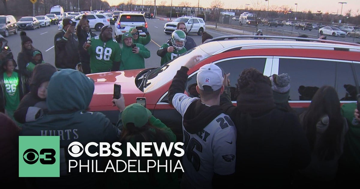 Fans welcome Eagles back to Philadelphia after Super Bowl win: "It's ...