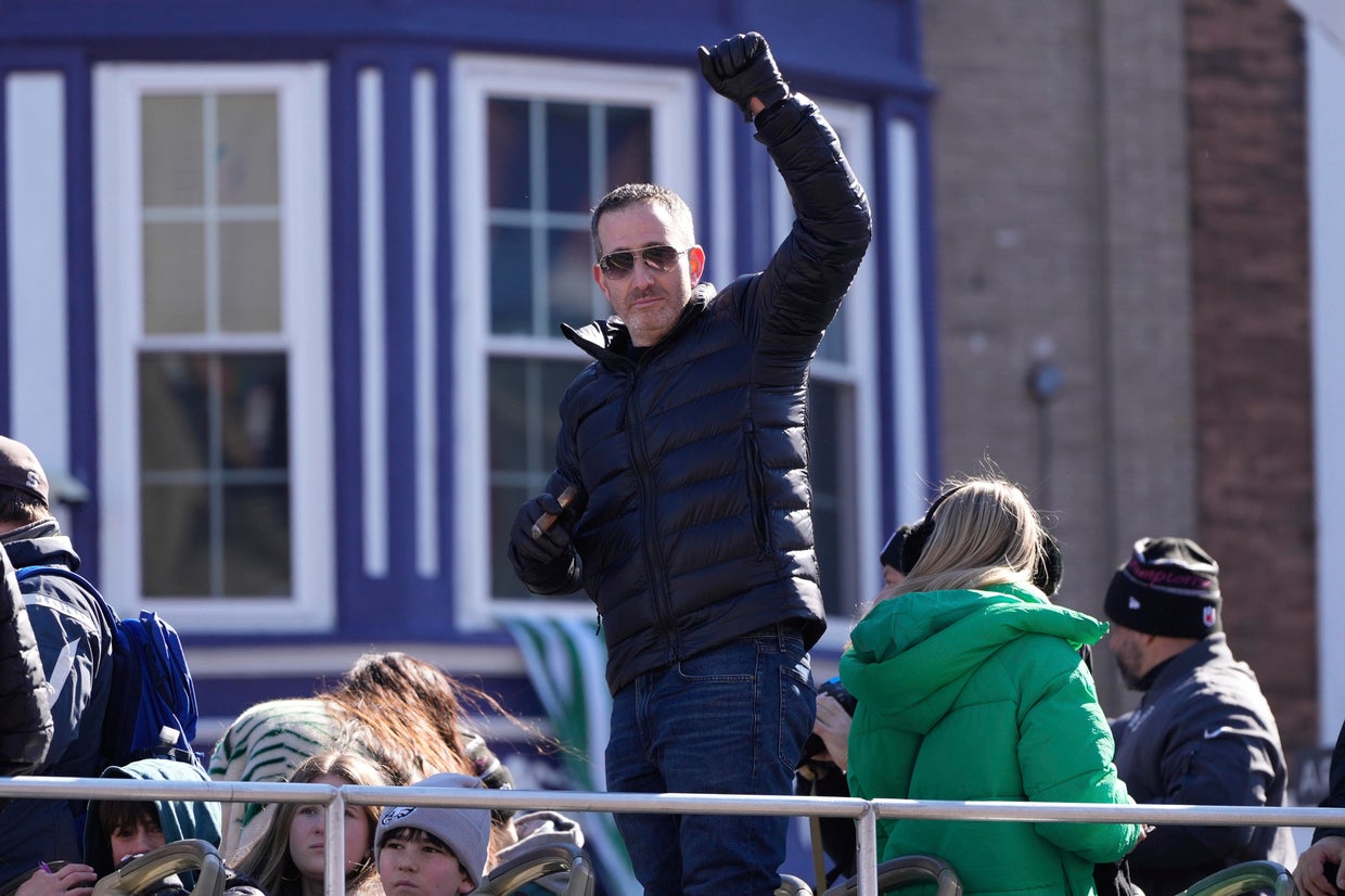 Photos show Eagles Super Bowl 2025 parade in Philadelphia - CBS ...