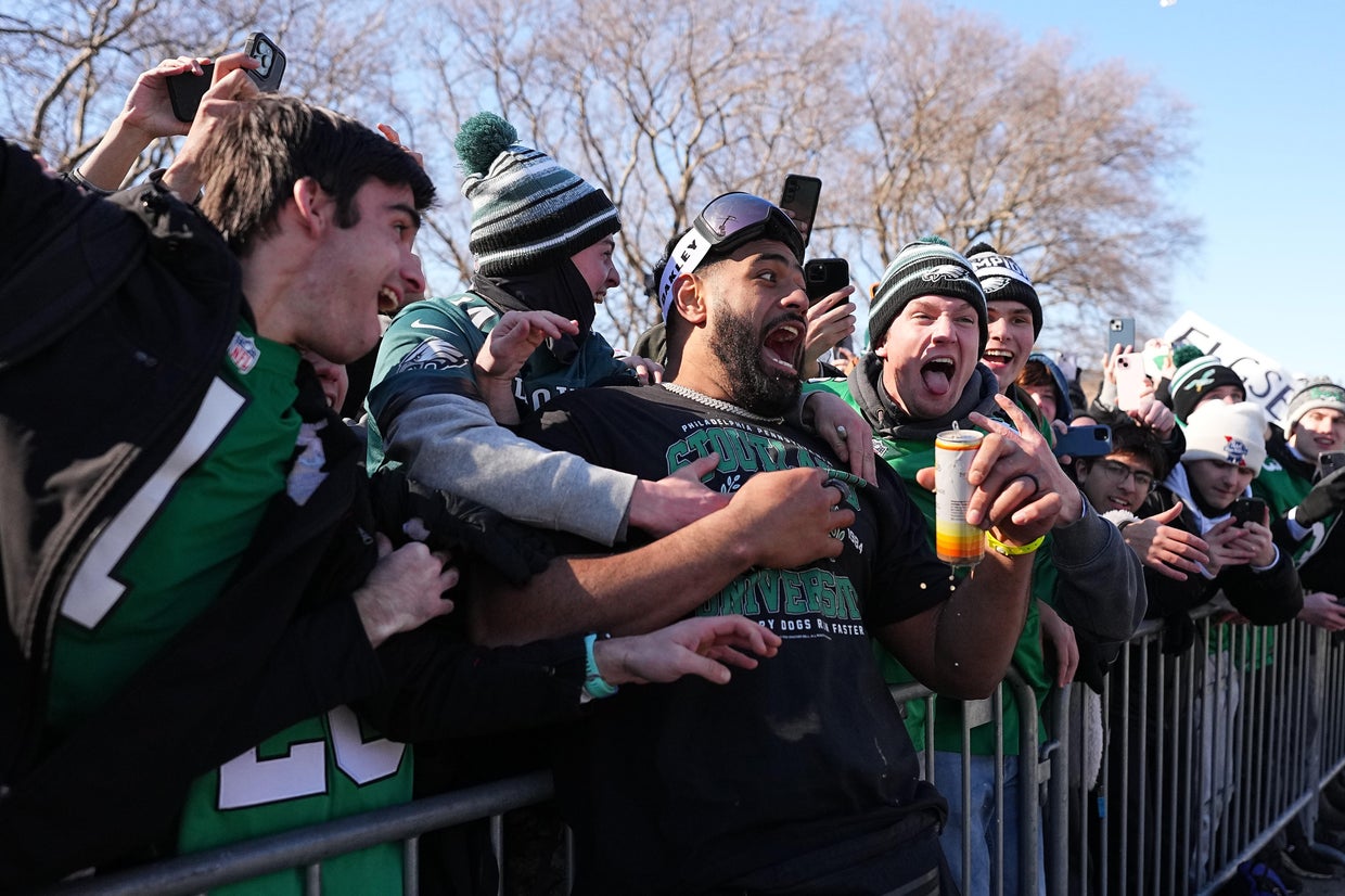 Photos show Eagles Super Bowl 2025 parade in Philadelphia - CBS ...