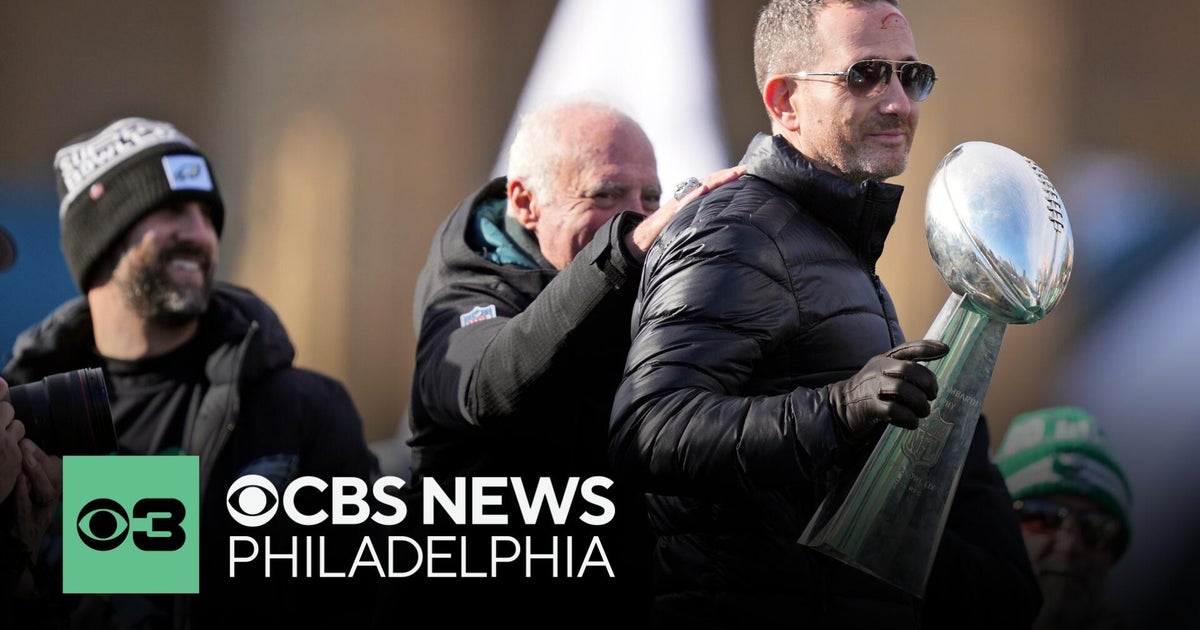 Howie Roseman struck by beer can during Eagles Super Bowl parade - CBS ...