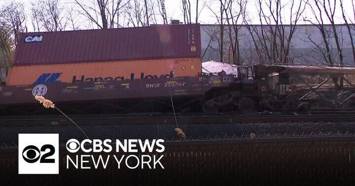 Freight train derailment shuts down service on NJ Transit's Raritan ...