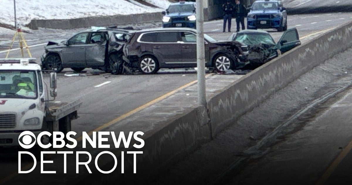 At least 1 dead in multi-vehicle Detroit crash on I-75, police say ...