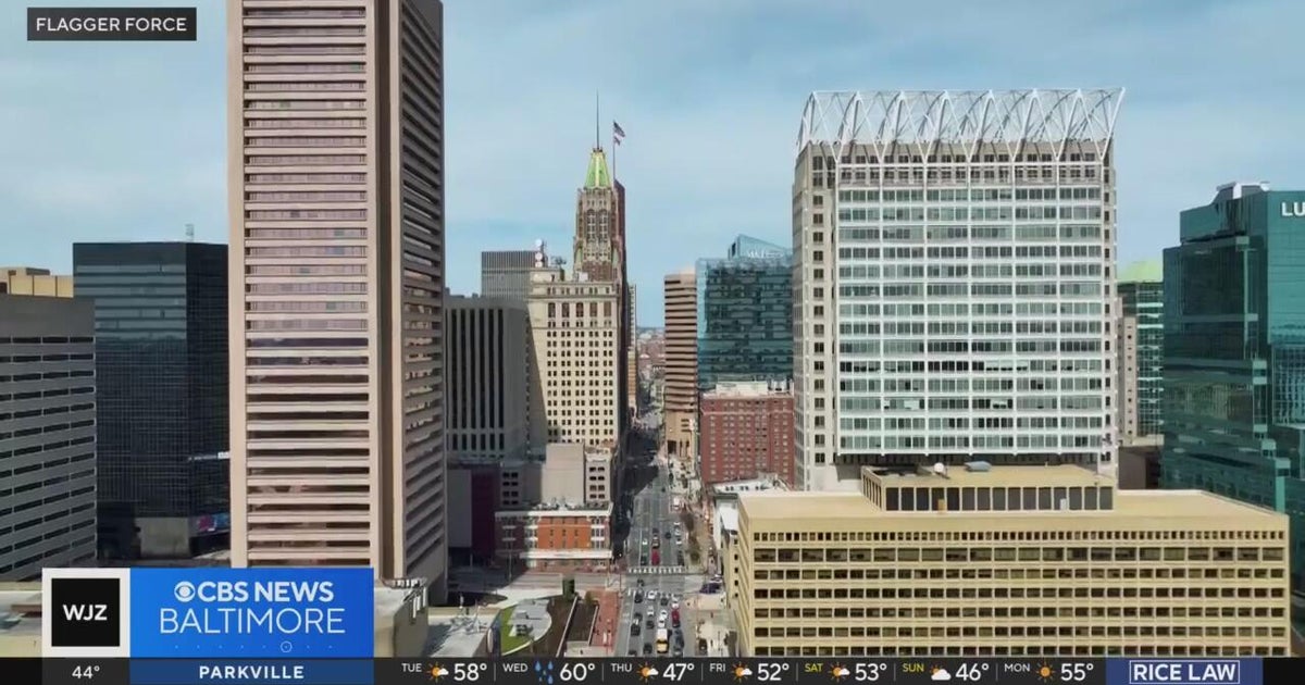 Baltimore-area flagger leads team in mainly male industry - CBS Baltimore