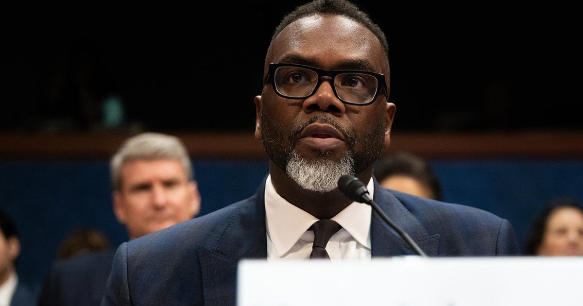 Chicago Mayor Brandon Johnson talks about city's history of immigrants ...