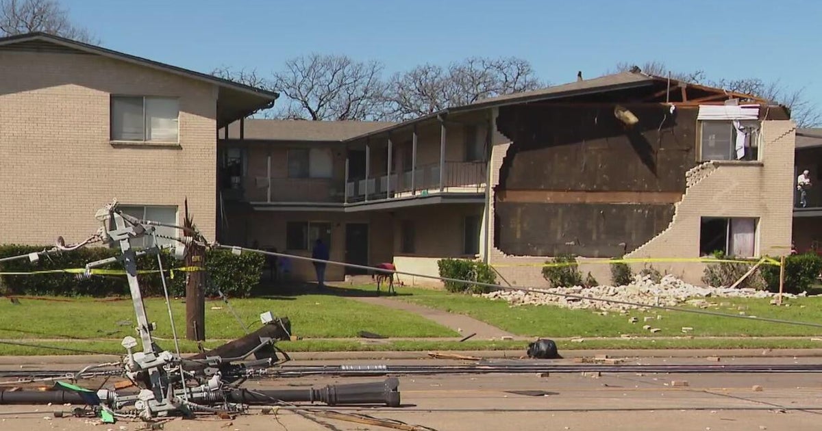 Cleanup continues in Irving after EF-1 tornado - CBS Texas