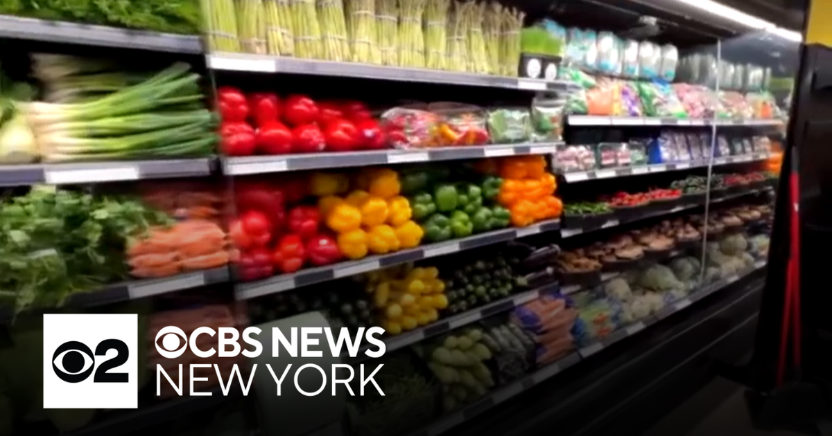Poll finds New Yorkers going into debt over rising cost of food - CBS ...