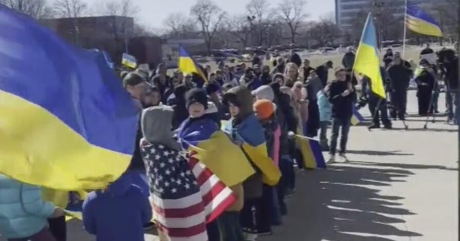 Hundreds gather in Warren to rally in support of Ukraine - CBS Detroit