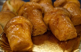 Recipe: Neapolitan babà rum cakes - CBS News