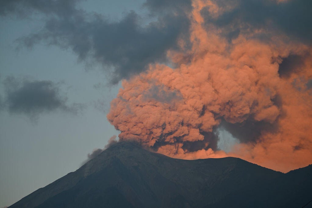 See photos of Volcano of Fire in Guatemala eruption - CBS News