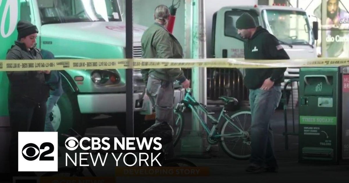 Man set on fire in Midtown Manhattan, NYPD says - CBS New York