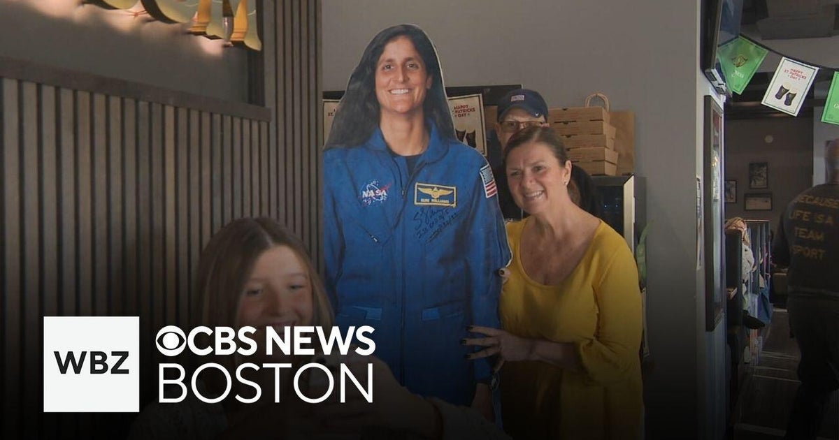 Suni Williams's hometown of Needham celebrates her return to Earth ...