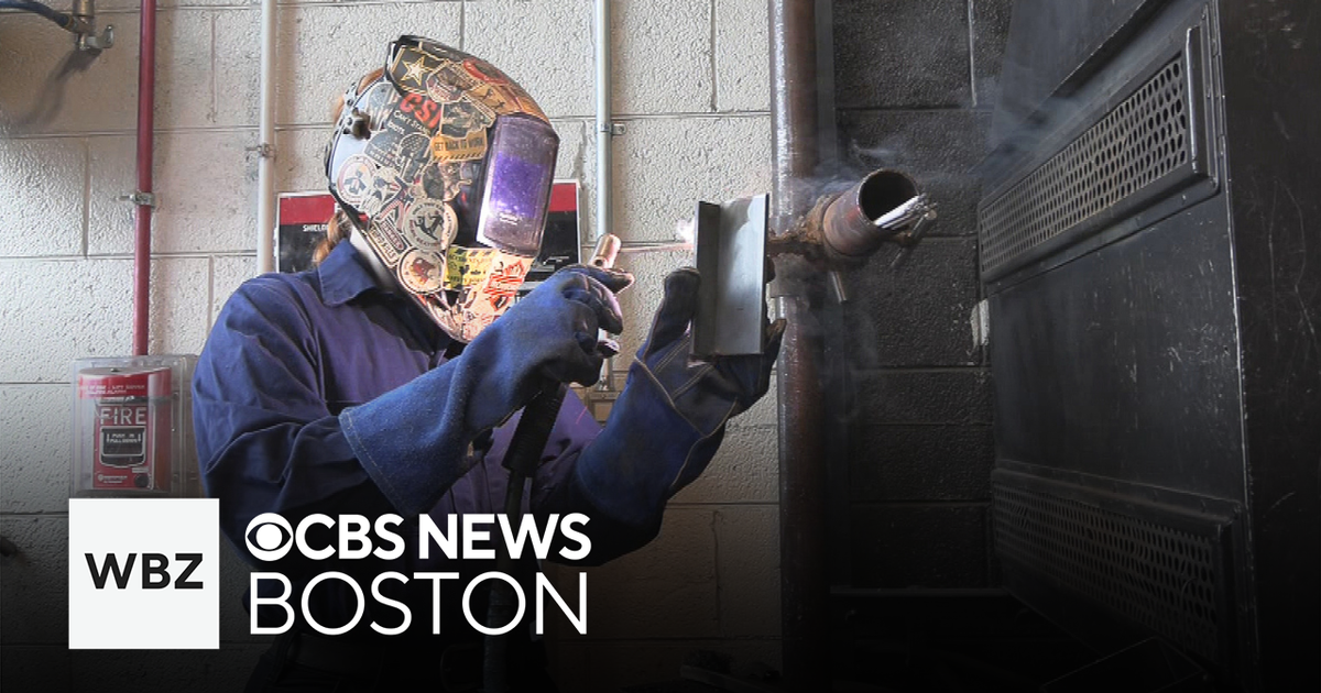 Young female welder finds opportunity in the trades - CBS Boston