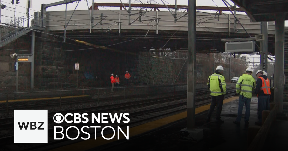 Overhead wire issues in Boston cause delays on Amtrak, Commuter Rail ...