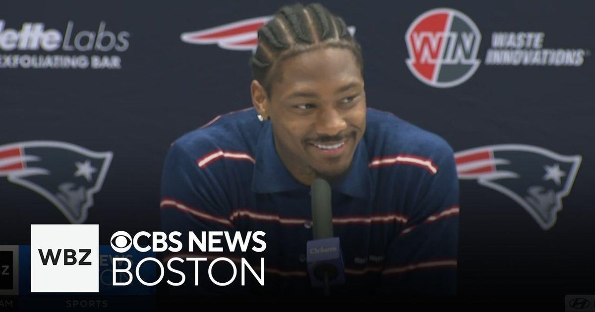 Stefon Diggs reunites with WBZ's Dan Roche at his Patriots introduction ...