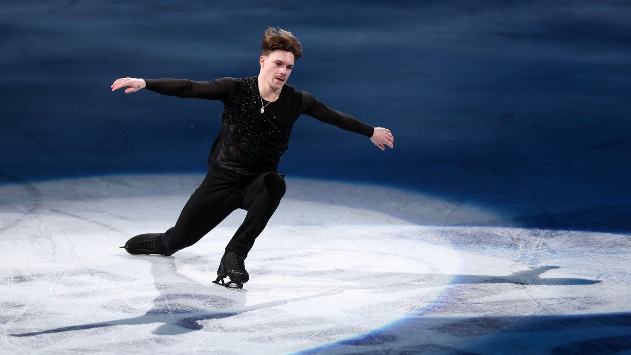 Figure skater whose parents died in D.C. plane crash earns standing ...