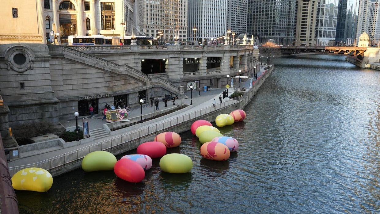 Giant Bertie Bott's Every Flavour Beans float on Chicago River ahead of ...