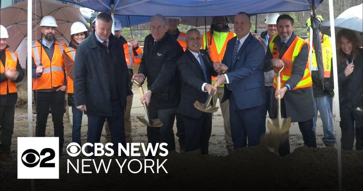 Construction begins on new LIRR station in Yaphank - CBS New York