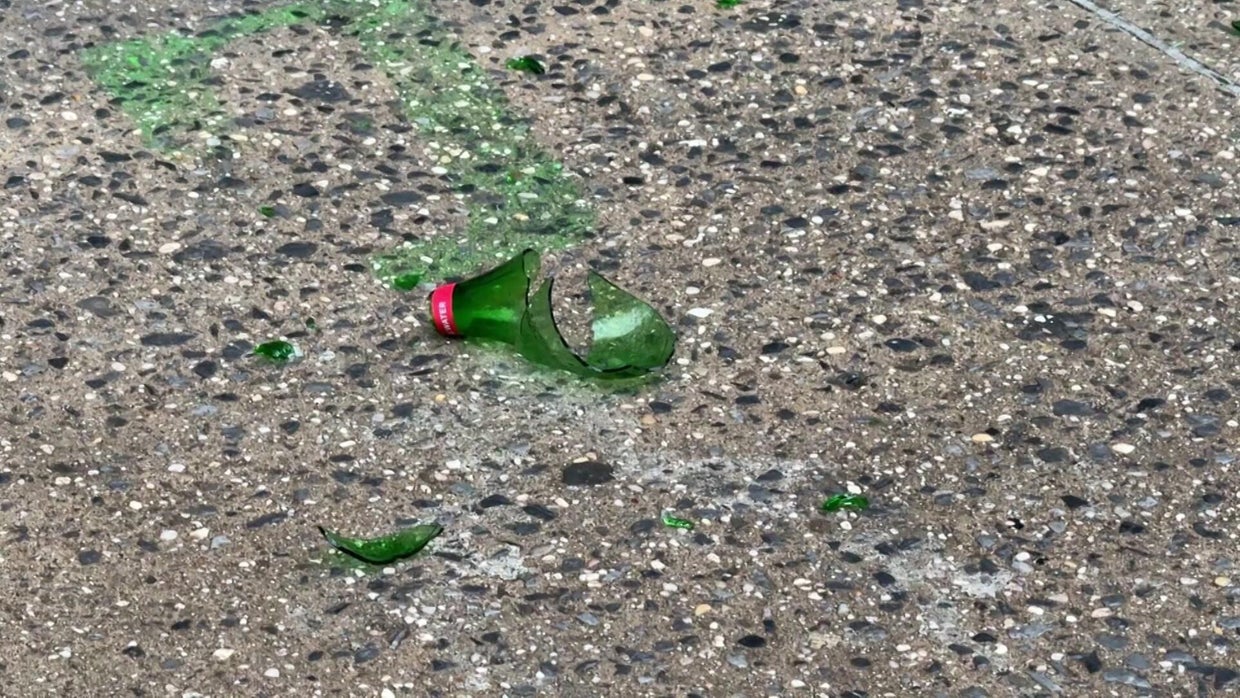 2 women randomly attacked with glass bottle in SoHo, police say - CBS ...