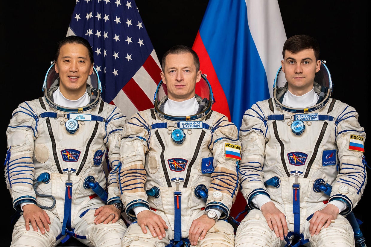 Rocket carrying NASA astronaut Jonny Kim, 2 Russian cosmonauts docks ...