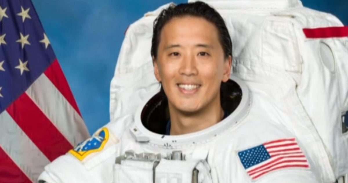 Former Navy SEAL and doctor Jonny Kim making first trip to space - CBS News