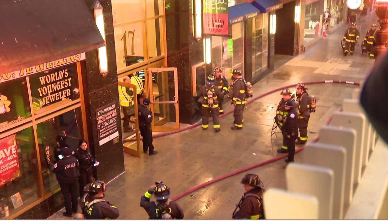Fire breaks out in downtown Chicago restaurant kitchen, sends smoke ...