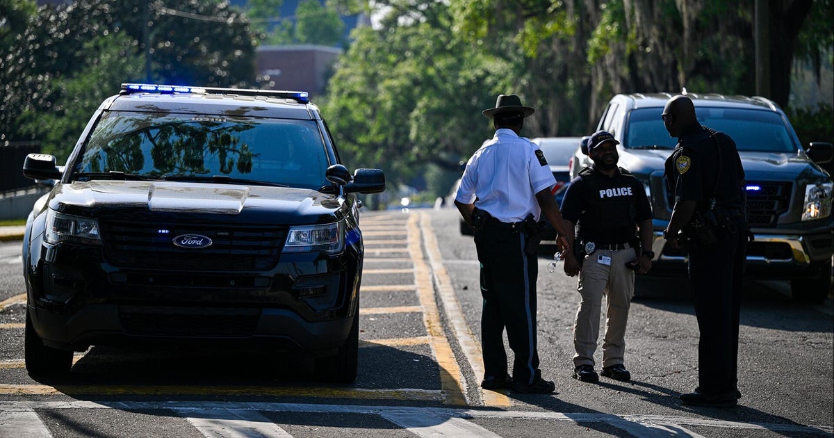 Videos, witnesses depict scene during FSU shooting - CBS News
