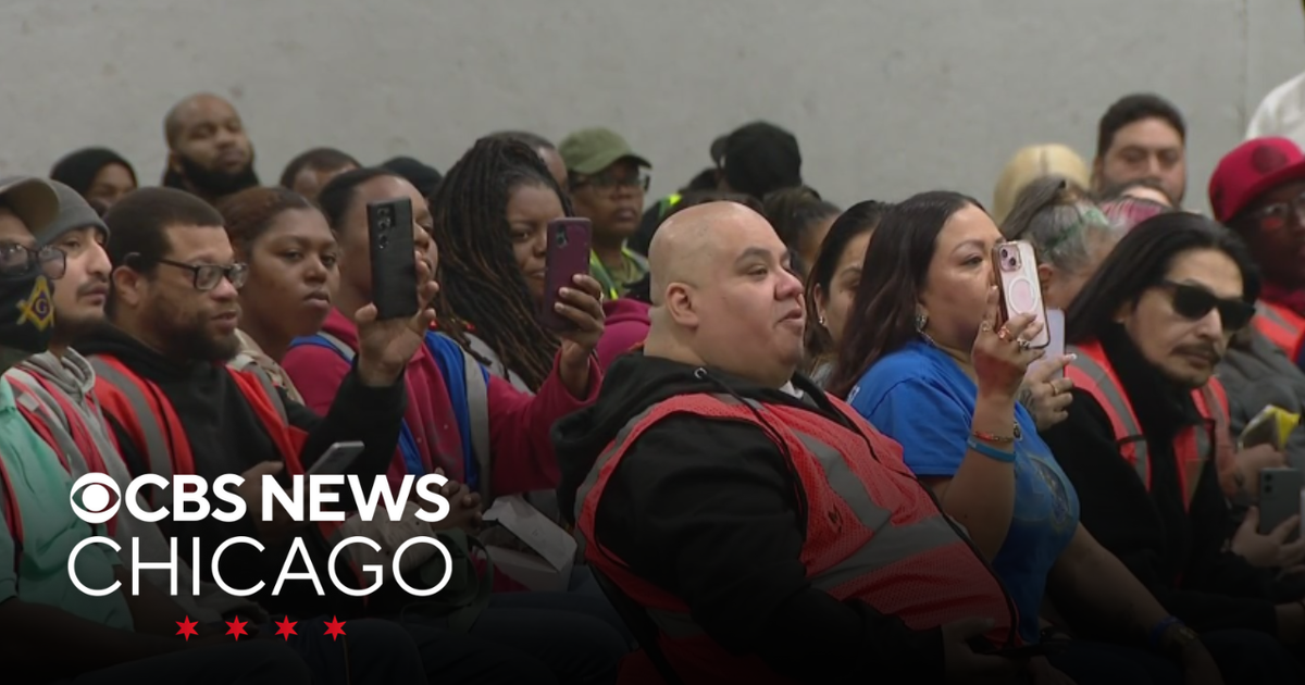 Chicago Peacekeepers honored for success in preventing violence - CBS ...