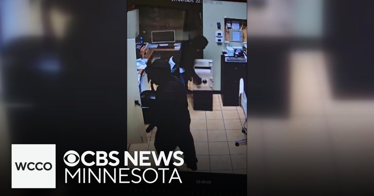 Robbery caught on camera at Minneapolis grocery store, owner says - CBS ...