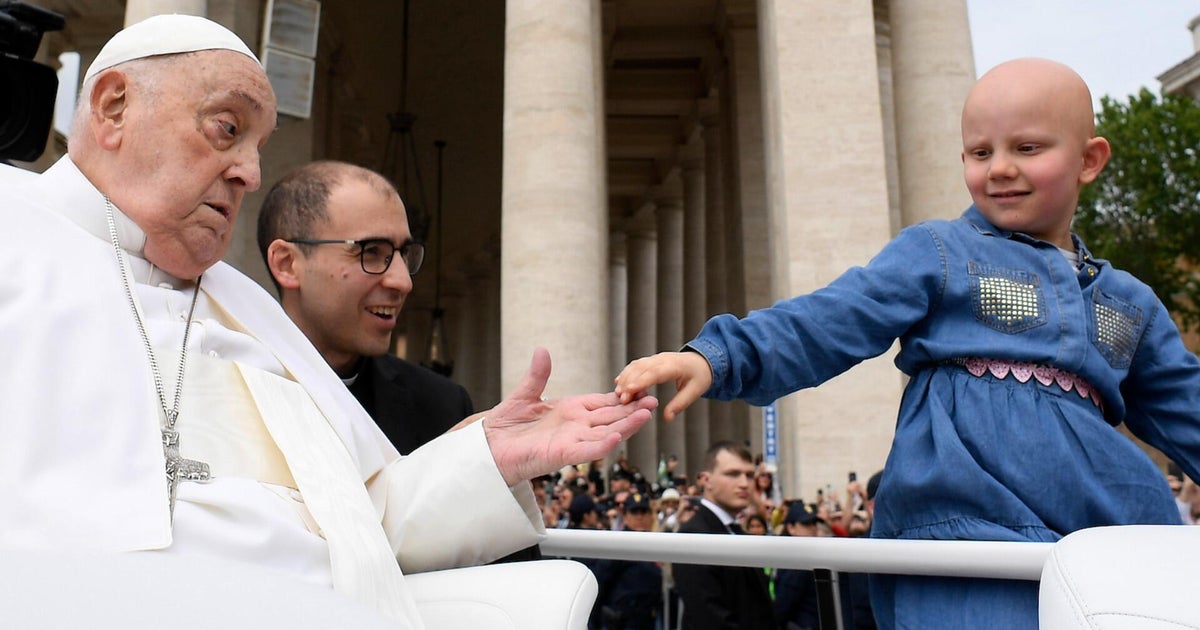 Pope Francis blessed babies, greeted Catholics on Easter Sunday just ...