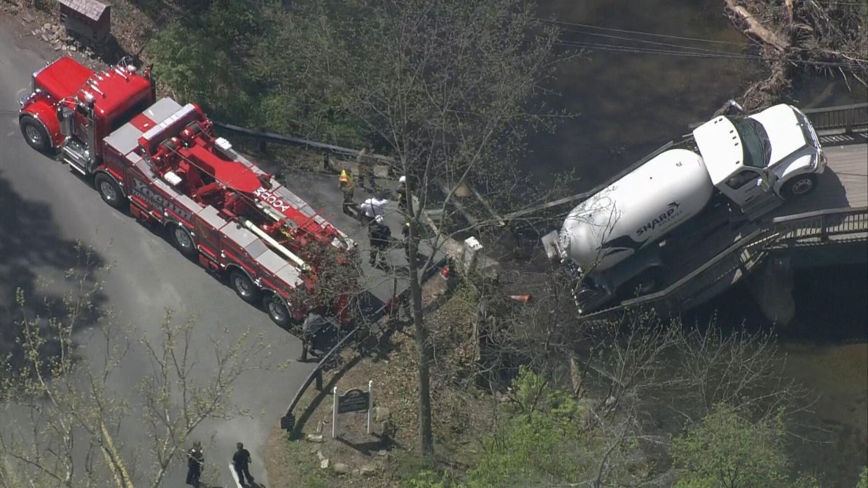 Bridge in Emmaus, Pennsylvania, collapses as propane truck drives over ...