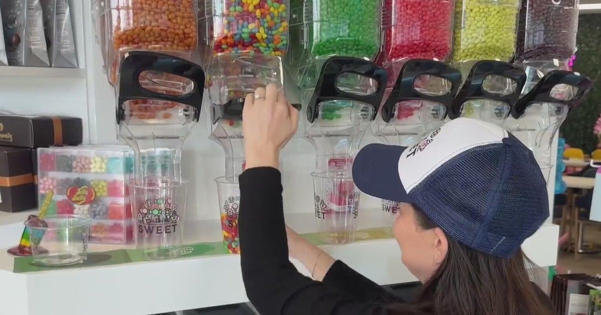 New kosher candy shop serving up sweets in Farmington Hills - CBS Detroit