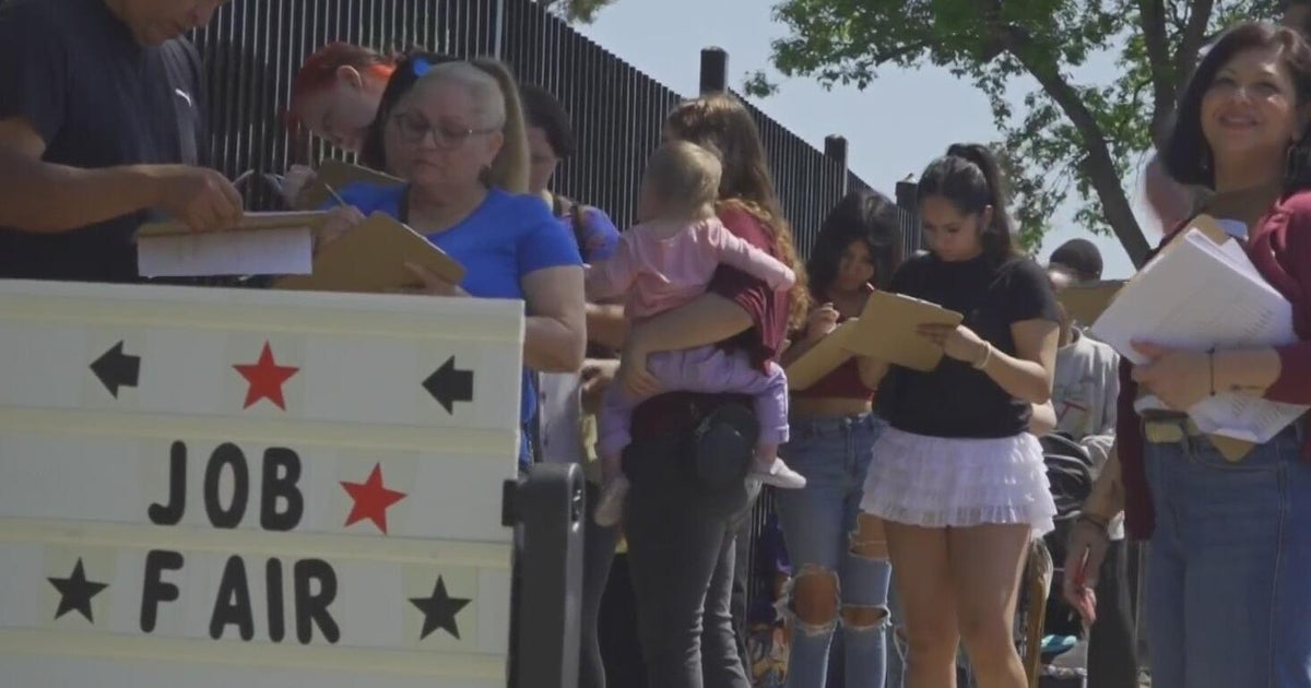 Hundreds turnout to Sutter County One Stop job fair - CBS Sacramento