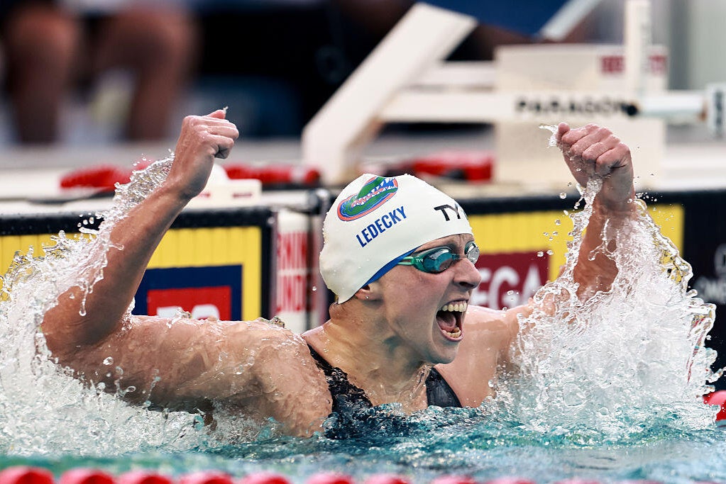 Katie Ledecky breaks her own world record in the 800-meter freestyle ...