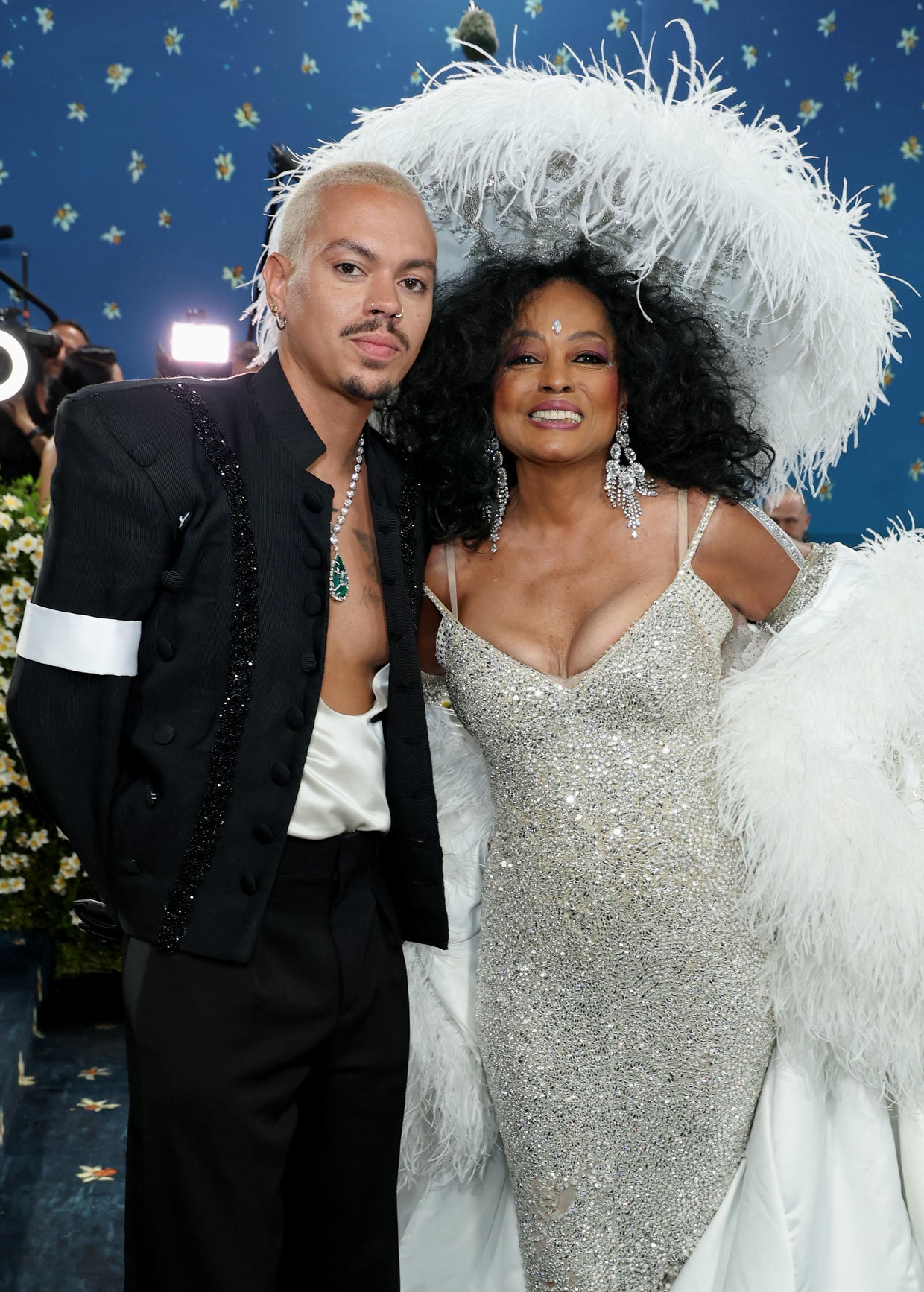 Diana Ross stuns Met Gala blue carpet with 18-foot long train - CBS News