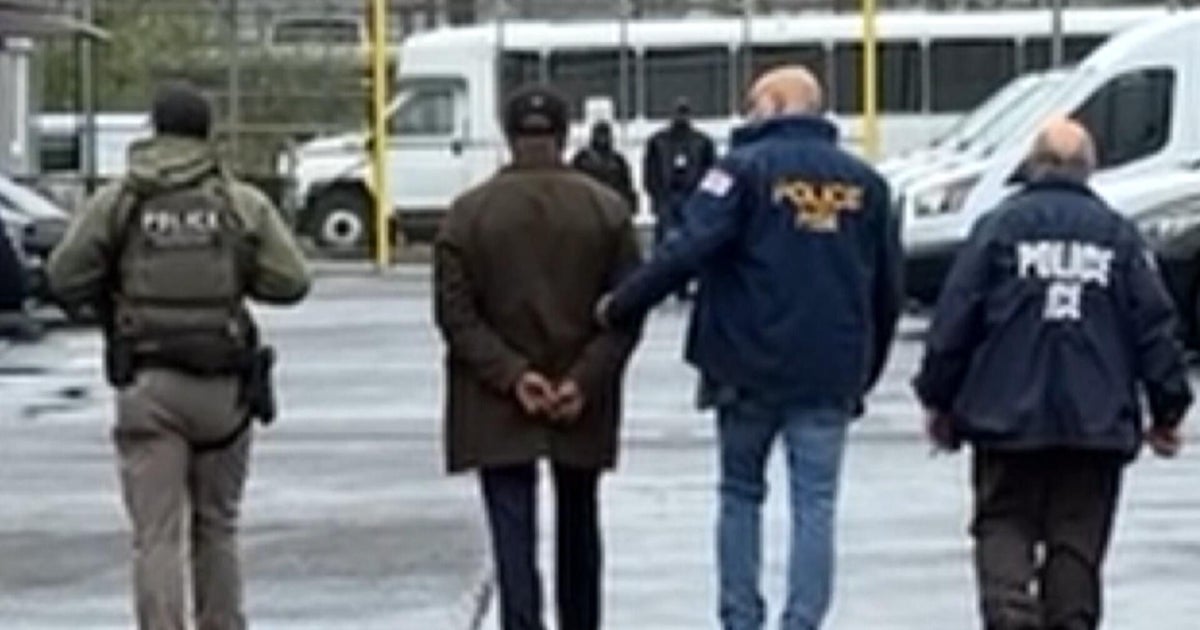Newark mayor arrested at ICE facility - CBS News