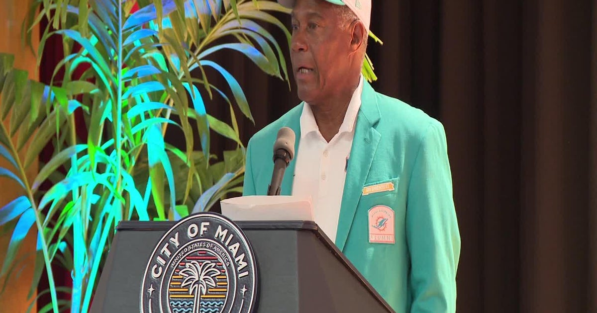 Miami Dolphins legend Nat Moore honored with street renaming - CBS Miami