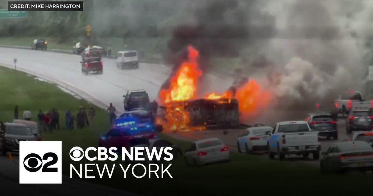 Fiery Taconic State Parkway crash kills 4 - CBS New York