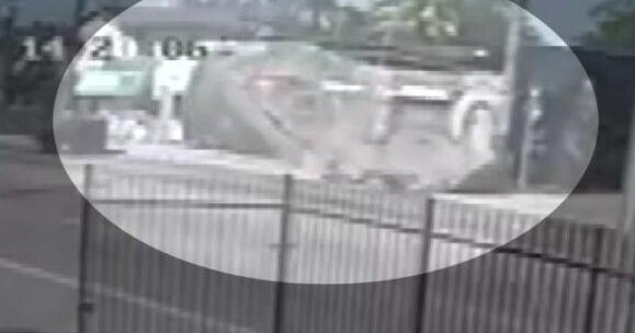 Overhang collapse caught on video in Miami - CBS Miami